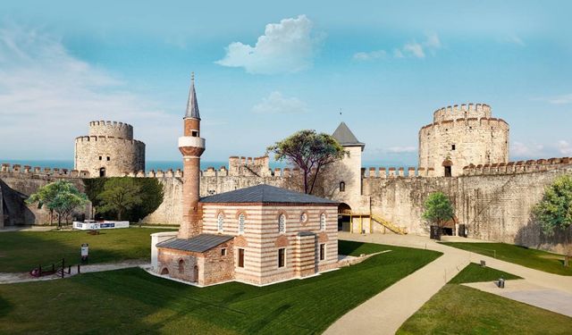 Yedikule Hisarı’ndaki Fatih Mescidi yeniden ihya edilerek ibadete açıldı